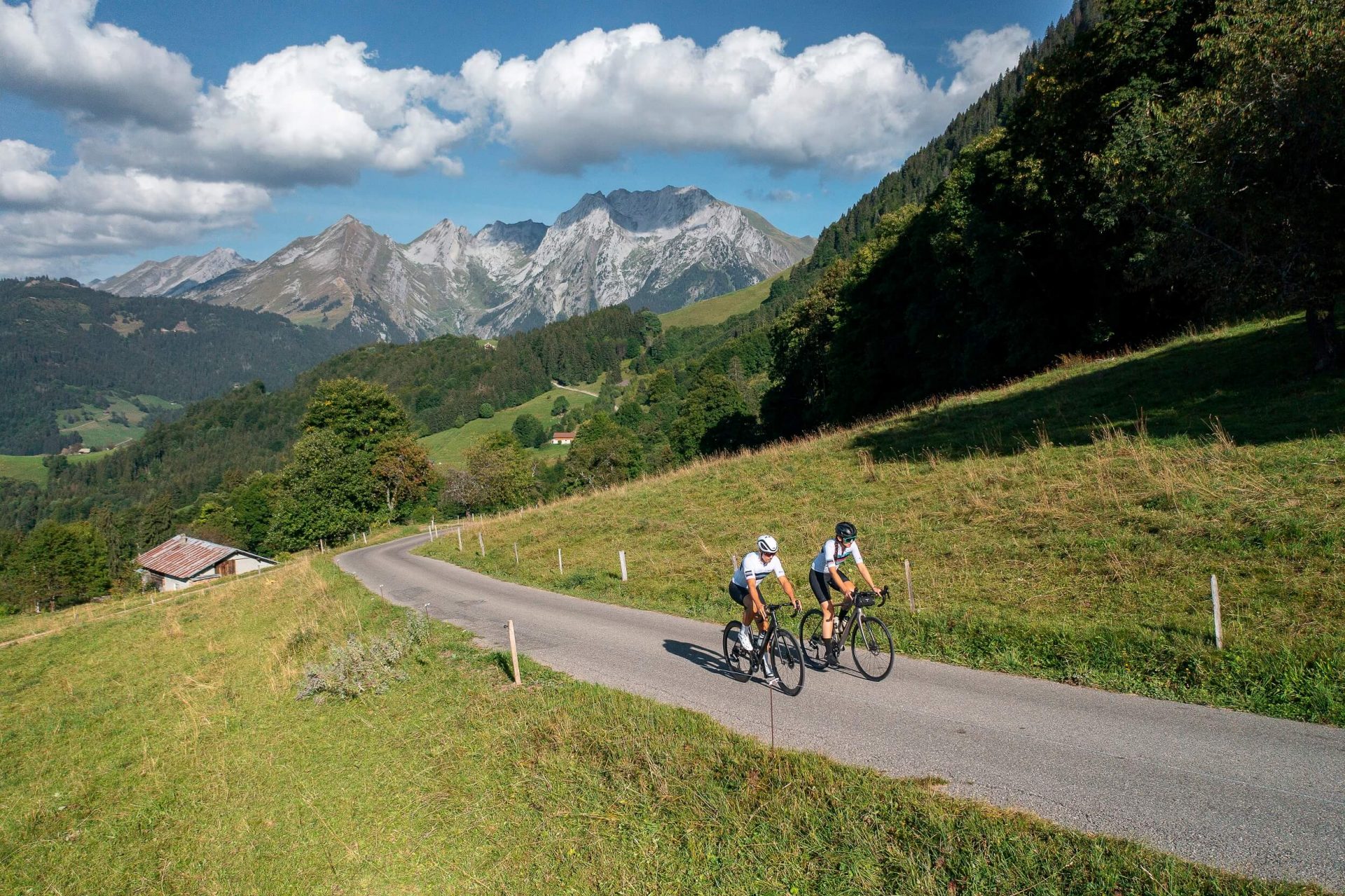 Les routes secrètes à vélo sur le territoire Annecy Mountains - Thônes ...